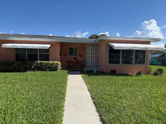 Luxury apartment complex for rent in Boynton Beach, Florida