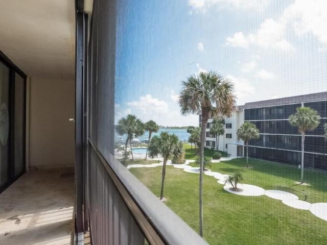 Luxury apartment complex for rent in Boynton Beach, Florida