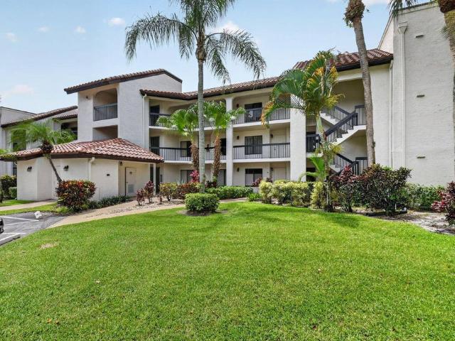 Luxury apartment complex for rent in Boynton Beach, Florida