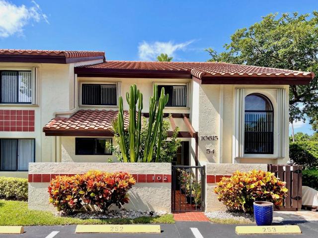 Luxury apartment complex for rent in Boynton Beach, Florida