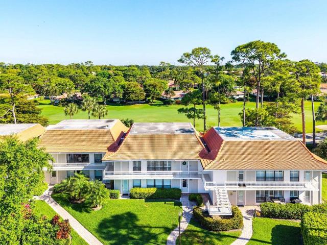 Luxury apartment complex for rent in Boynton Beach, Florida