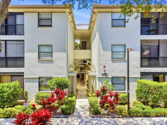 Luxury apartment complex for rent in Boynton Beach, Florida