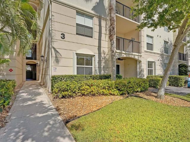 Luxury apartment complex for rent in Boynton Beach, Florida