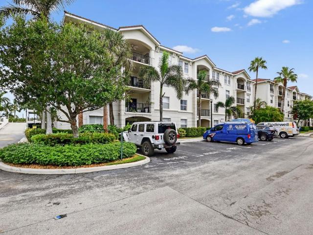 Luxury apartment complex for rent in Boynton Beach, Florida