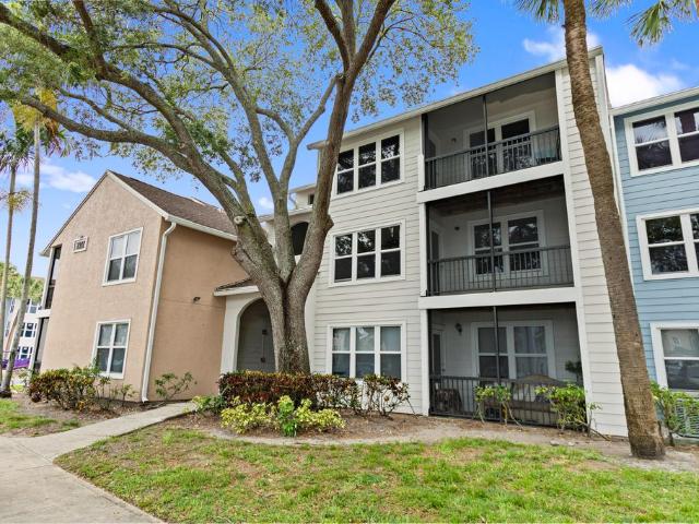 Luxury apartment complex for rent in Boynton Beach, Florida