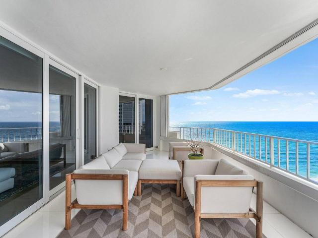 Luxury apartment complex for rent in Boca Raton, United States