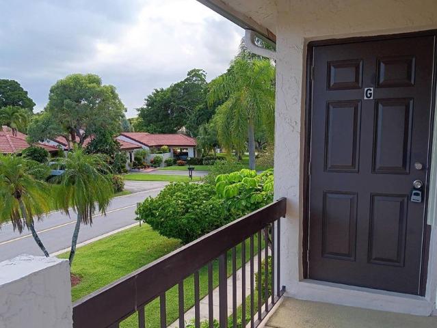 Luxury apartment complex for rent in Boca Raton, United States