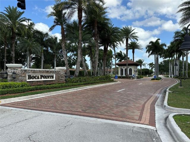 Luxury apartment complex for rent in Boca Raton, United States