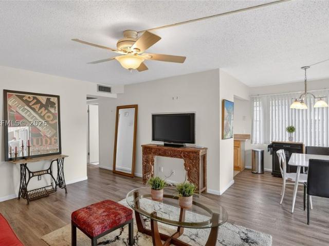 Luxury apartment complex for rent in Boca Raton, United States