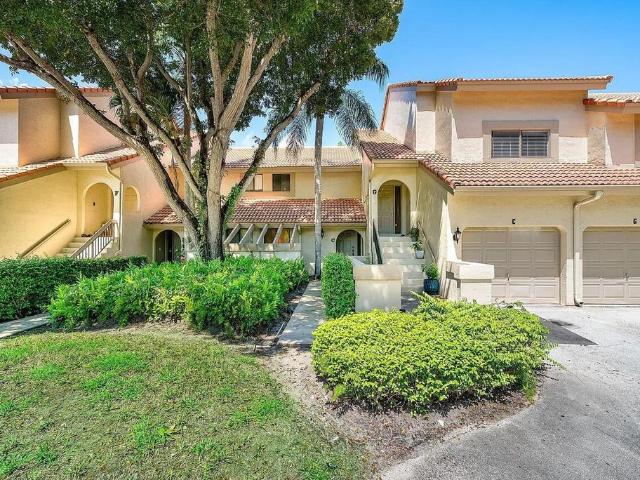 Luxury apartment complex for rent in Boca Raton, United States