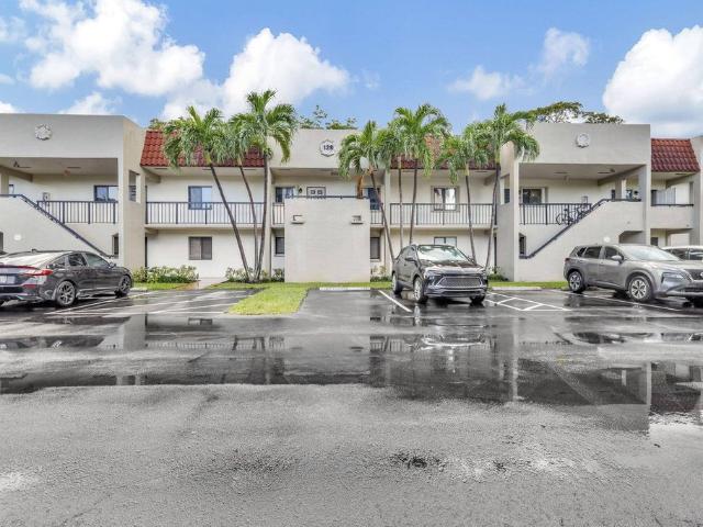 Luxury apartment complex for rent in Boca Raton, United States