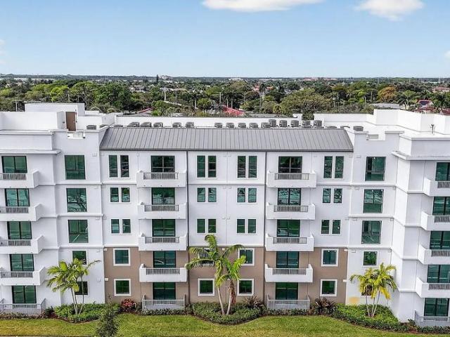 Luxury apartment complex for rent in Boca Raton, United States