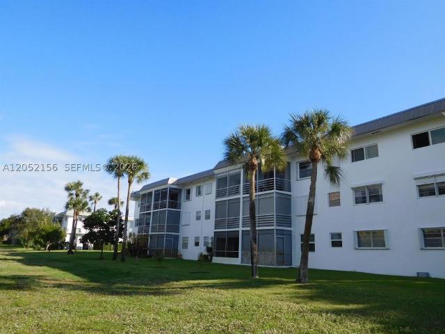 Luxury apartment complex for rent in Boca Raton, United States