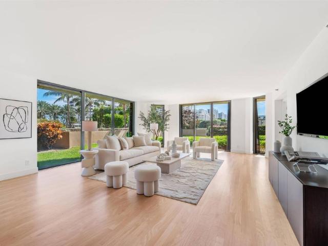 Luxury apartment complex for rent in Boca Raton, United States