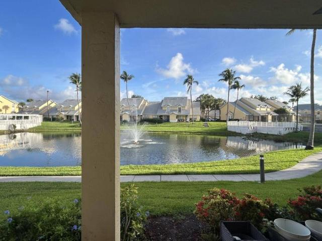 Luxury apartment complex for rent in Boca Raton, United States
