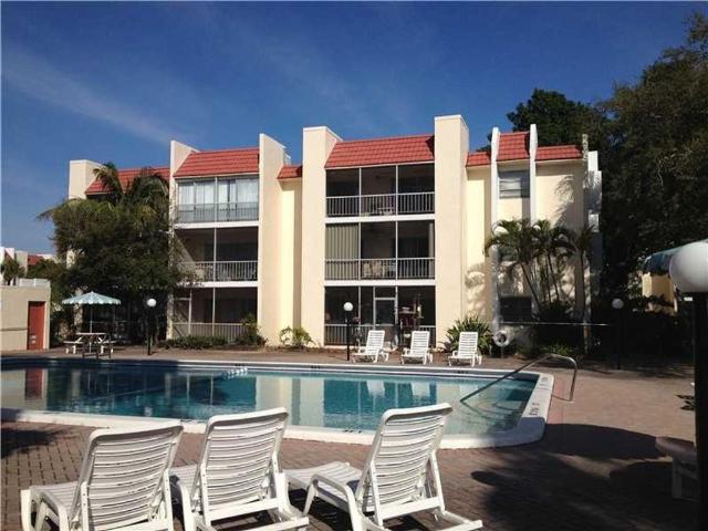 Luxury apartment complex for rent in Boca Raton, United States