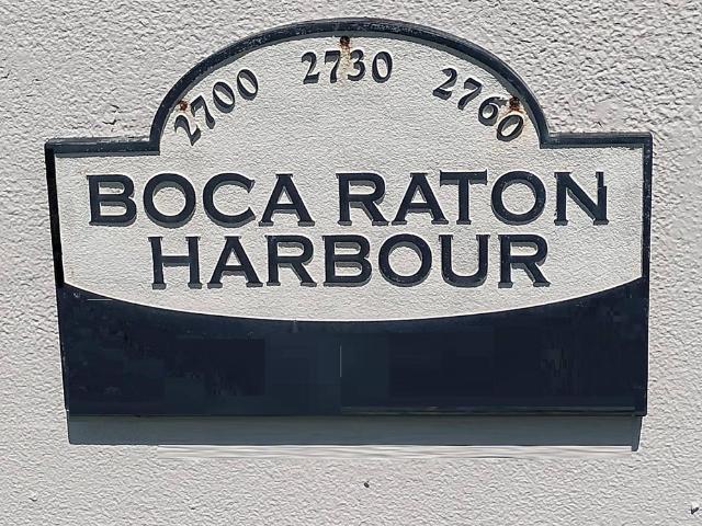 Luxury apartment complex for rent in Boca Raton, United States