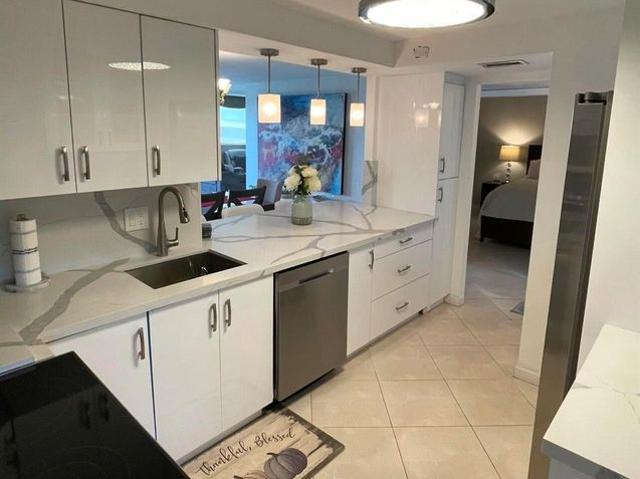 Luxury apartment complex for rent in Boca Raton, United States