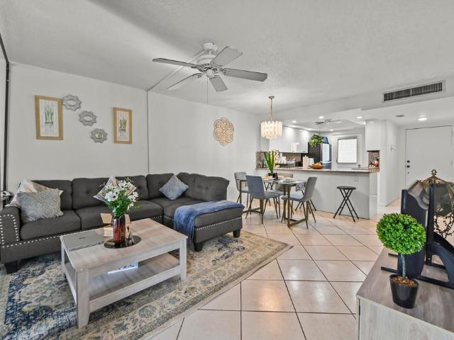 Luxury apartment complex for rent in Boca Raton, United States