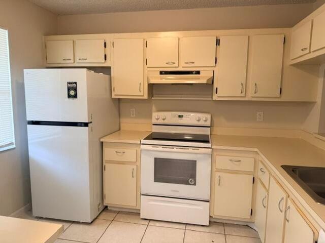 Luxury apartment complex for rent in Boca Raton, United States
