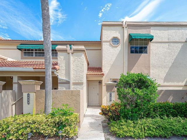 Luxury apartment complex for rent in Boca Raton, United States