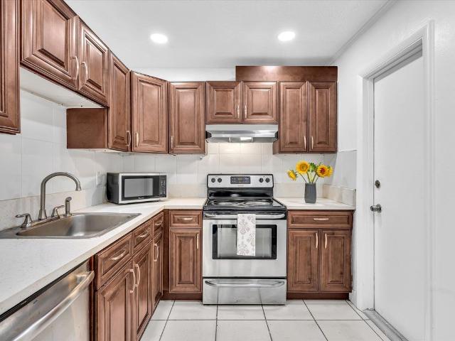 Luxury apartment complex for rent in Boca Raton, United States