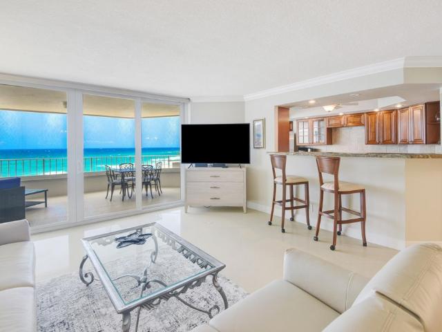 Luxury apartment complex for rent in Boca Raton, United States