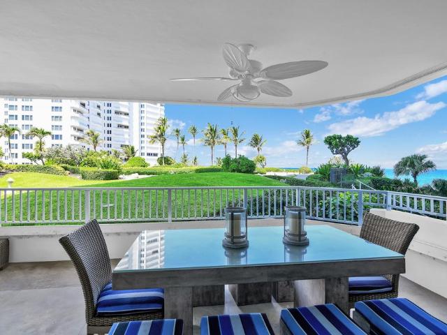 Luxury apartment complex for rent in Boca Raton, United States