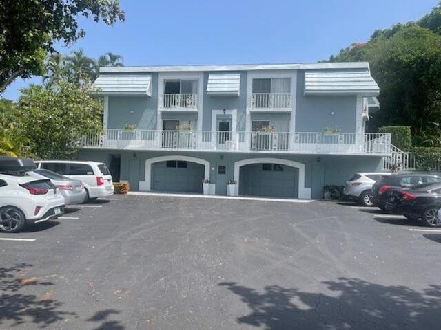 Luxury apartment complex for rent in Boca Raton, United States