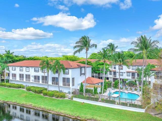 Luxury apartment complex for rent in Boca Raton, United States