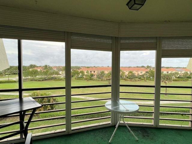 Luxury apartment complex for rent in Boca Raton, United States