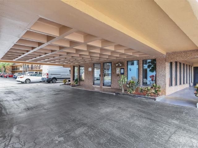Luxury apartment complex for rent in Boca Raton, United States
