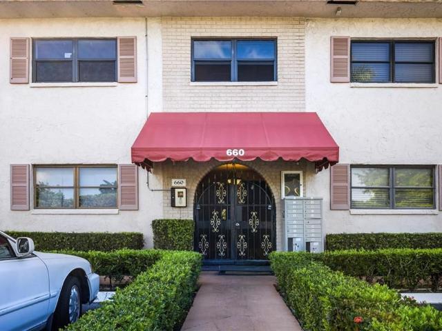 Luxury apartment complex for rent in Boca Raton, United States