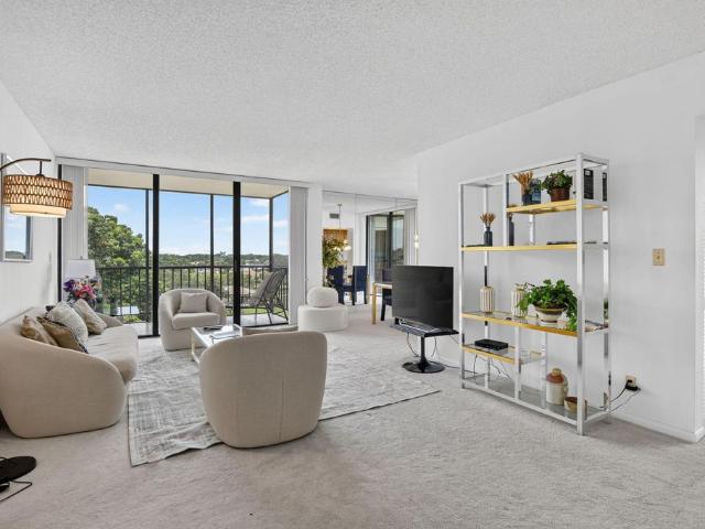 Luxury apartment complex for rent in Boca Raton, United States