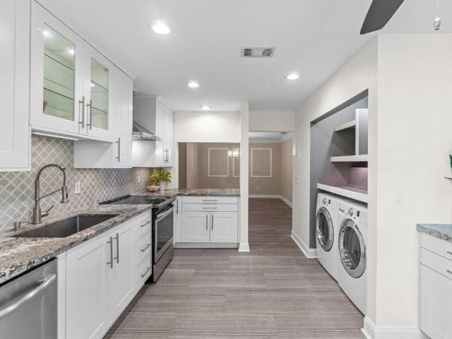 Luxury apartment complex for rent in Boca Raton, United States