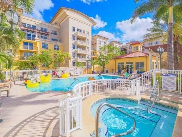Luxury apartment complex for rent in Boca Raton, United States