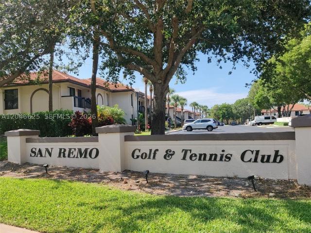 Luxury apartment complex for rent in Boca Raton, United States