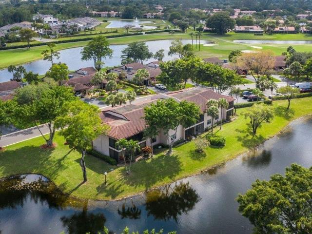 Luxury apartment complex for rent in Boca Raton, United States