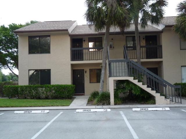 Luxury apartment complex for rent in Boca Raton, United States