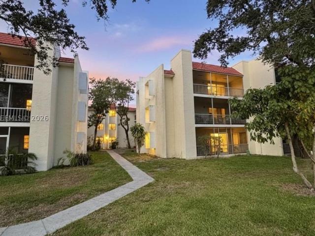 Luxury apartment complex for rent in Boca Raton, United States