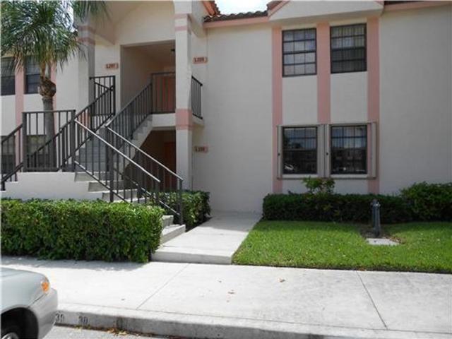 Luxury apartment complex for rent in Boca Raton, United States