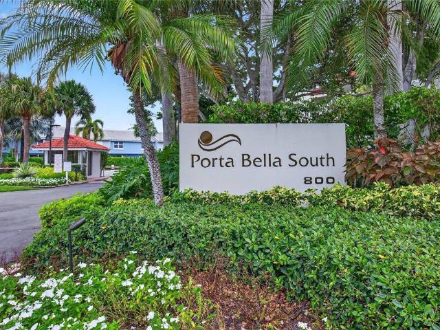 Luxury apartment complex for rent in Boca Raton, United States