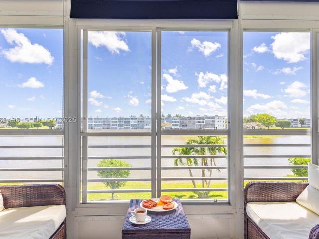 Luxury apartment complex for rent in Boca Raton, United States