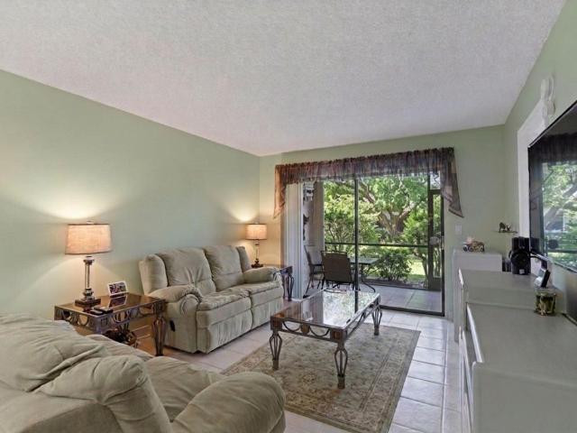 Luxury apartment complex for rent in Boca Raton, United States