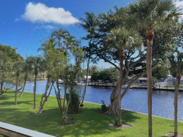 Luxury apartment complex for rent in Boca Raton, United States