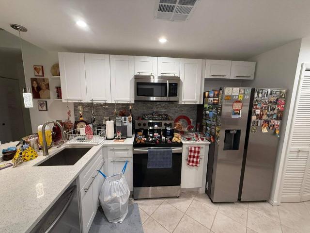 Luxury apartment complex for rent in Boca Raton, United States