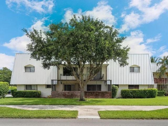 Luxury apartment complex for rent in Boca Raton, United States
