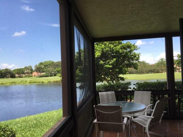 Luxury apartment complex for rent in Boca Raton, United States