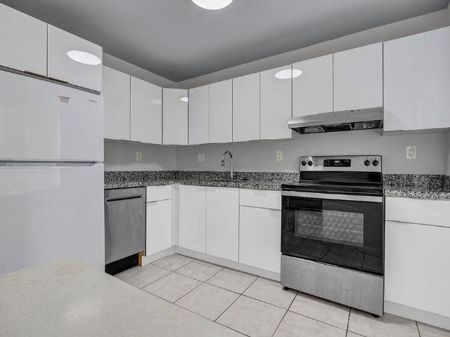 Luxury apartment complex for rent in Boca Raton, United States