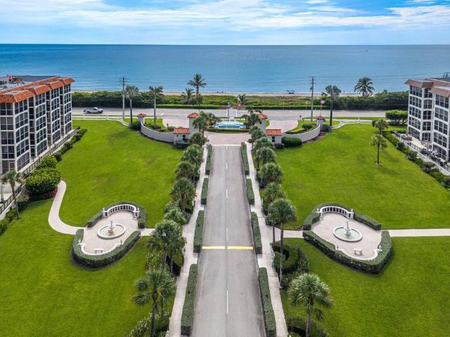 Luxury apartment complex for rent in Boca Raton, United States